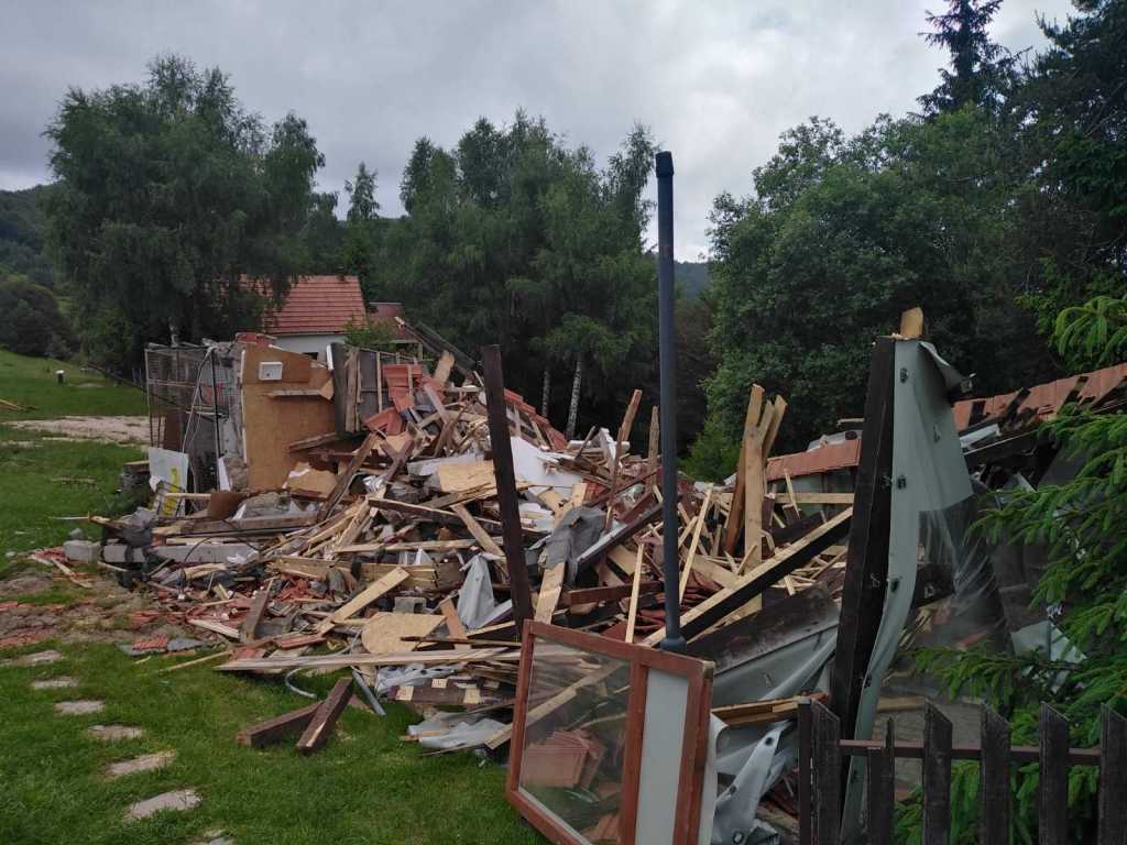 Srušena kafeterija ruglo na Besnoj Kobili - Vranjski online magazin VOM