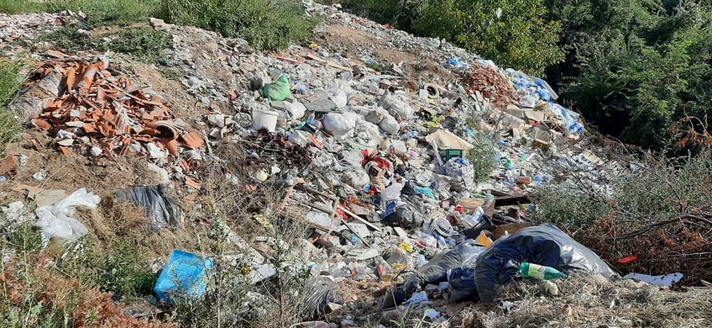 Divlje deponije slika i prilika "pitomih" krajeva - Vranjski online ...