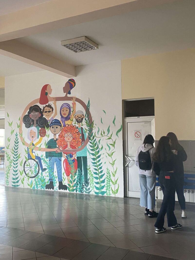 Mural na zidu škole koji spaja - Vranjski online magazin VOM