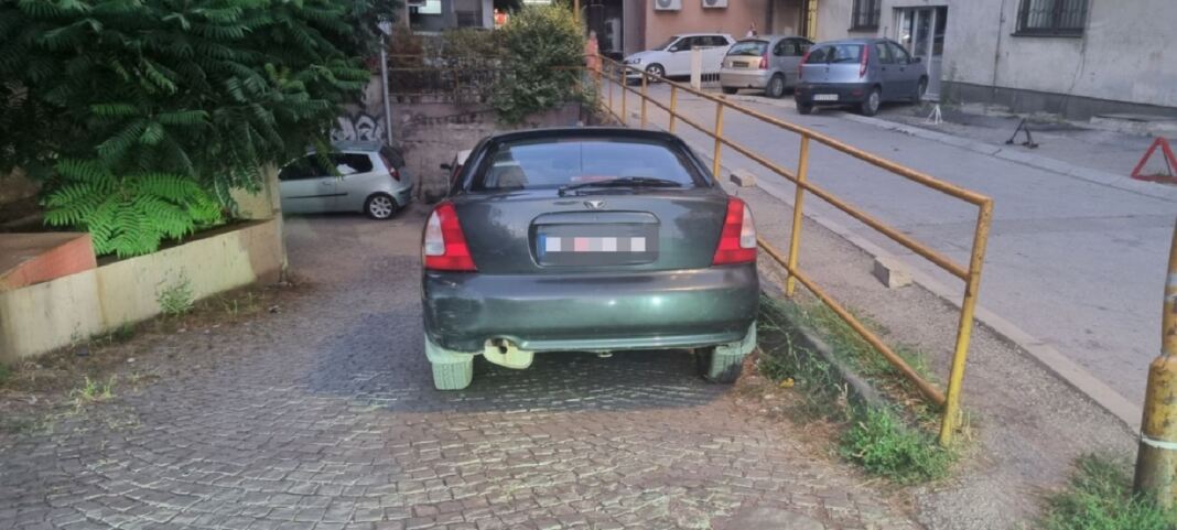 PRIMER BAHATOSTI: Zatvorio ulaz u garažu - Vranjski online magazin VOM