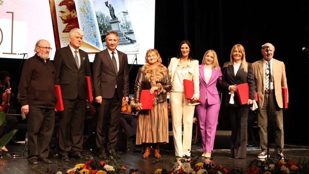 DAN GRADA: Na svečanoj akademiji dodeljena javna priznanja - Vranjski ...